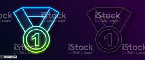 검은 배경에 고립 된 빛나는 네온 라인 메달 아이콘 우승자 기호 벡터 1에 대한 스톡 벡터 아트 및 기타 이미지 1 1위 3위 Istock
