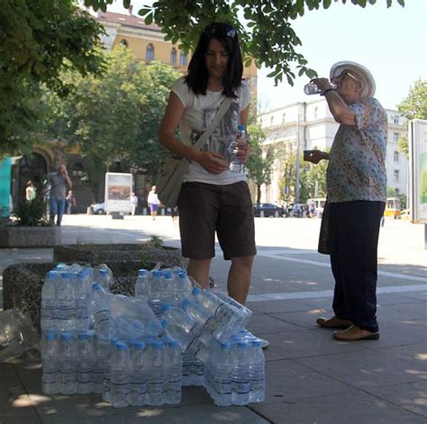 Минерална вода ще се раздава на пет места Dnes Dir Bg