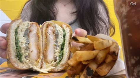 Vlog 집밥하기 나만 귀찮아 편의점 들락거리는 자취생 일상 노브랜드버거편의점 불막창 뿌링클팝콘 쿠캣 감바스 던킨 베이글 스벅 핑크드링크 위드 딸기 아사이