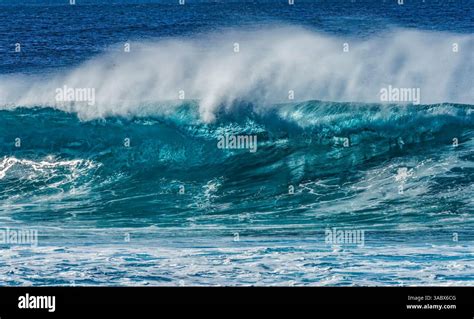 Watching Large Wave Banzai Pipeline Pipeline North Shore Oahu Hawaii