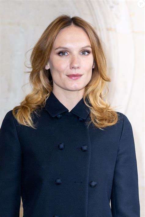 Ana Girardot Au Photocall Du Défilé De Mode Haute Couture Automne Hiver