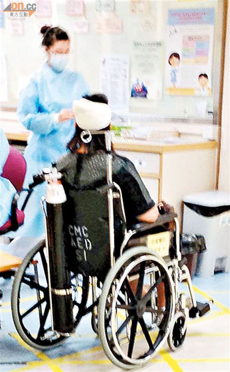 抹窗玻璃飛落街傷途人 東方日報