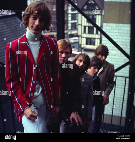 Bee Gees Robin Maurice And Barry Gibb 1970s Überschrift Bee