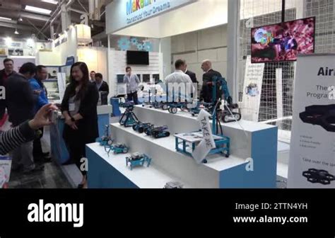 Modular Robots Stock Videos And Footage Hd And 4k Video Clips Alamy