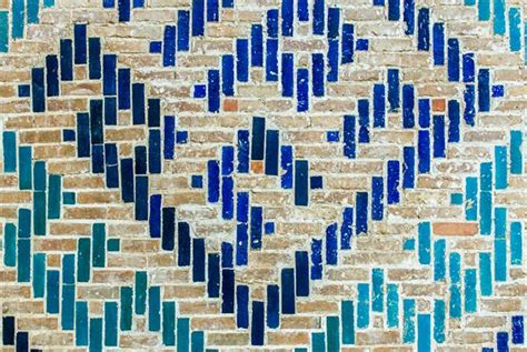 کاشی کاری خط کوفی بنایی