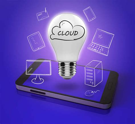 智能手机的媒体新闻图片 手机的云计算的概念素材 高清图片 摄影照片 寻图免费打包下载