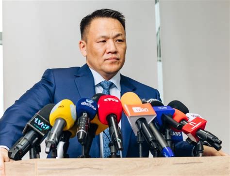 Л Оюун Эрдэнэ Лу Гантөмөр нар нэг тойрогт халз үзье гэвэл би үгүй гэхгүй