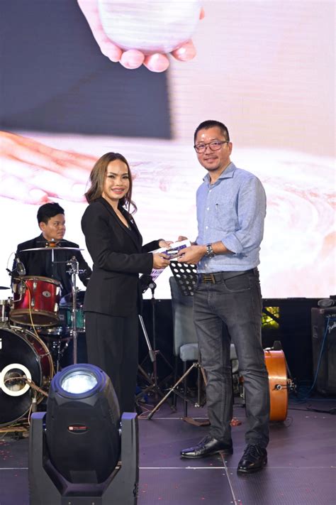 អ្នកឧកញ៉ាបណ្ឌិត ជា រតនា៖ សូមគោរពថ្លែងអំណរគុណភ្ញៀវទាំងអស់ ដែលជ្រើសរើសសណ្ឋាគារ «សាន់ And មូន រីវើសាយ