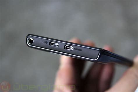 Droid RAZR Review Ubergizmo