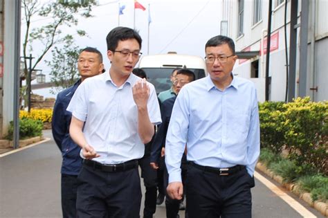 嵩明县委书记李进波考察昆明新苏润土 常高新集团