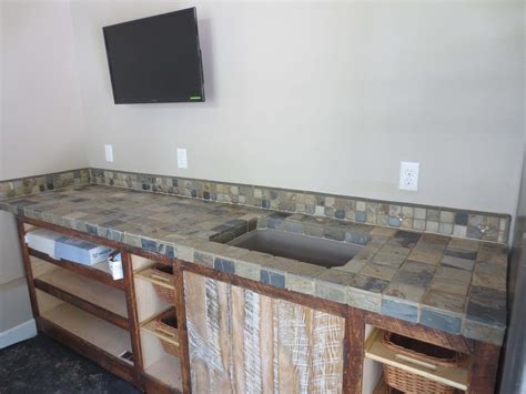 Столешница из кафеля на кухне 35 фото