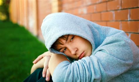 Puberteti I Vonë I Djemve Simptomat Dhe Shkaqetsinjali