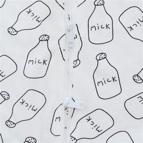 Пеленка кокон для новорожденных на молнии Minikin I Like Бутылочки 0 12 мес Белый Черный