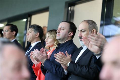 ირაკლი ღარიბაშვილი ნიკოლ ფაშინიანთან ერთად ესპანეთი ინგლისის საფეხბურთო