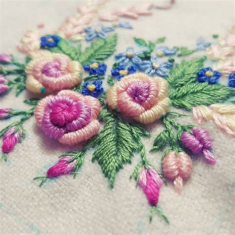로즈는 역시 감탄사가 절로 나오게한다 조으다 조으다~ 프랑스자수 야생화자수 야생화자수소품 프랑스자수소품 로즈스티치 핸드메이드 취미스타그램 자수타그램