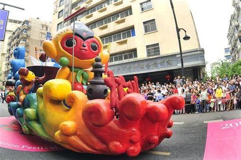 各地多种方式欢度五一