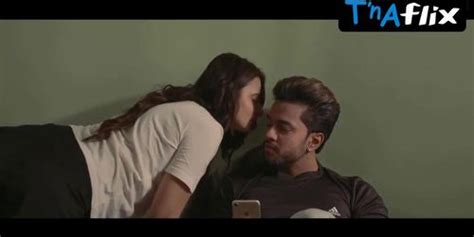 Ayesha Kapoor Sexy Scene In Kiss Miss