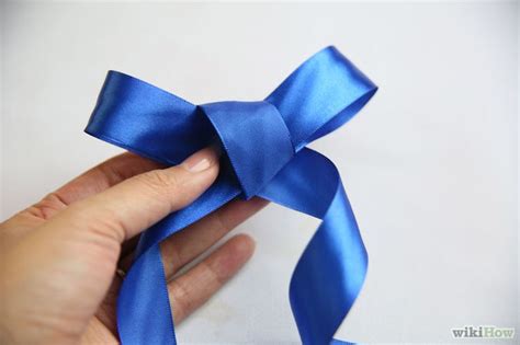 How To Make A Bow Out Of A Ribbon Simple Tutorials How To Make Bows Grosgrain Ribbon Bows