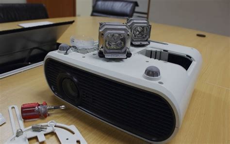 Why Is My Epson Projector Screen Flickering On And Off At Random Pointer Clicker