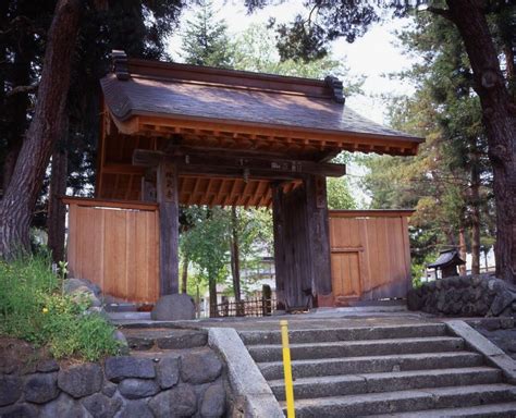 林泉寺御本尊脇侍台座の公開修理のご案内米沢観光NAVI新着情報