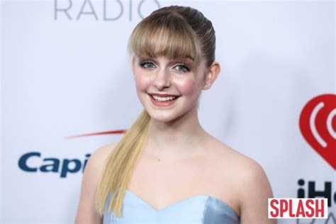 맥케나 그레이스 생기발랄한 미소로 뽐내는 사랑스러움 [포토화보]