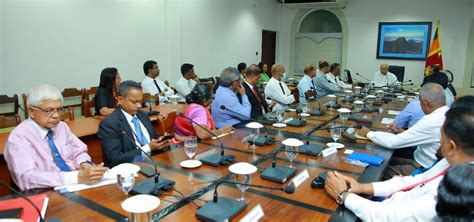 සෑම කාන්තාවකට ම අතේ ඇති මුදලින් බැංකු ගිණුමක් කාන්තාවන් සවිබල ගන්වමින් බැංකු