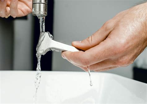How To Clean A Safety Razor Our Best Routine