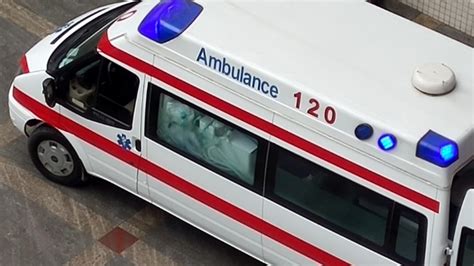 5岁儿子被撞送医途中车祸致女儿身亡，家属：救护车未拉警笛闯红灯凤凰网视频凤凰网