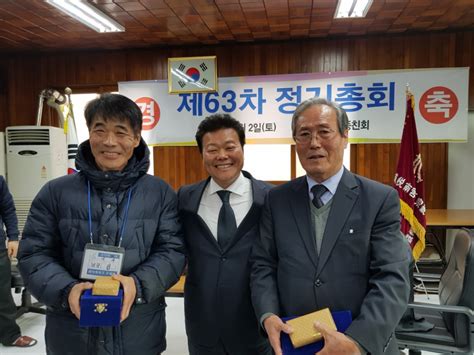 재직기념패 전달