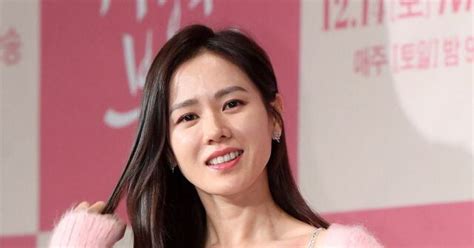 포토 손예진 머리 넘기는 모습도 청순