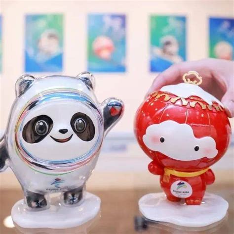新晋顶流一“墩”难求！买冰墩墩排队之长，记者一分钟也跑不完冬奥会特许马扎
