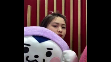 Itzy Ryujin Hug Tuk Youtube