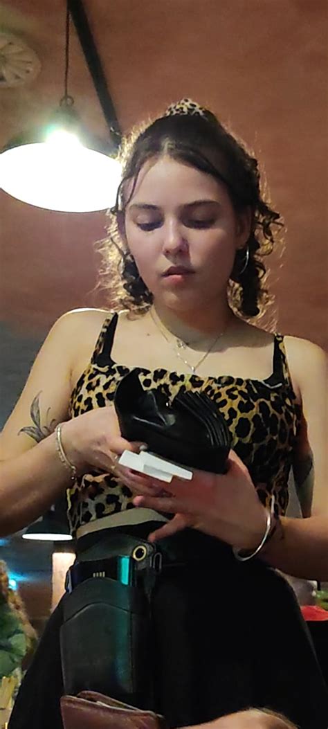 Cute Waitress Boobs Forum