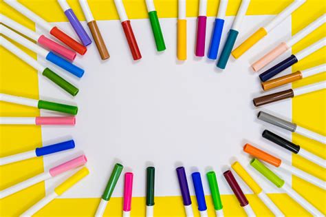 카피 스페이스 또는 텍스트 평면 누워 노란색 동향 배경에 다채로운 고정 학교 용품 0명에 대한 스톡 사진 및 기타 이미지 0명 가위 개인 장식품 Istock