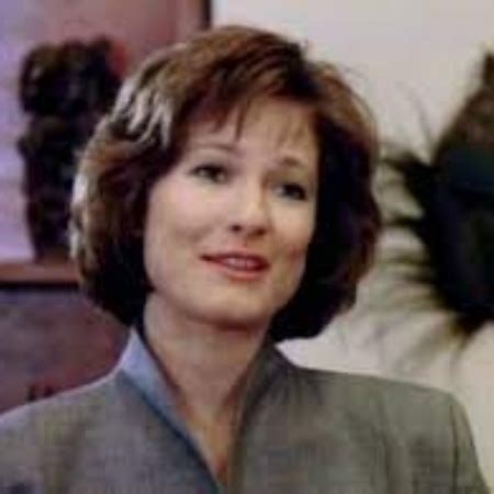 Elyssa Davalos Bio Married Life Daughter Family Net Worth