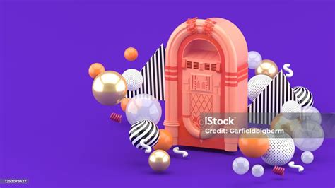 보라색 배경에 화려한 공 중 분홍색 주크 박스3d 렌더링 N 쥬크박스에 대한 스톡 사진 및 기타 이미지 쥬크박스 입체