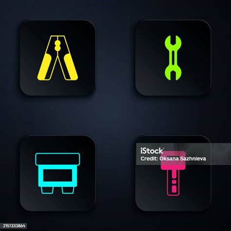 리모컨 배터리 점퍼 전원 케이블 퓨즈 및 렌치 스패너로 자동차 키를 설정합니다 검은색 사각형 버튼입니다 벡터 건설 산업에 대한