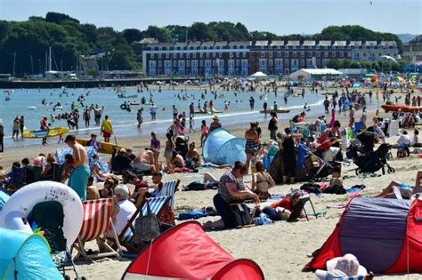 Woman Walks Naked Through London As UK Bakes In Scorching Heatwave Mirror Online