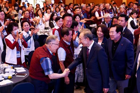 이명박 前대통령 특별사면 후 경제단체 행사서 첫 공개연설 종합 나무뉴스