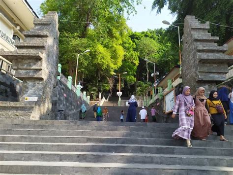 Wisata Religi Ke Sunan Giri Gresik Gotravelly