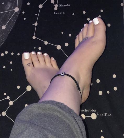 They Arent Big Theyre Huge R Bigfeetgirls