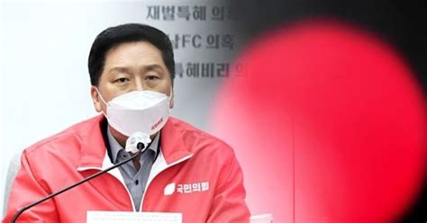 경찰이 김기현 형제 비위 고발요청 법정서 고발자 증언