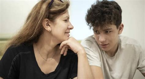 Una Madre Rifiuta Lofferta Di Lavoro Per Il Figlio Voglio Che Resti