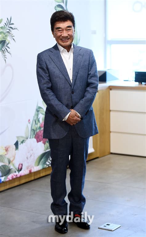 [md포토] 덕화tv2 덕화다방 이덕화 수줍은 모습