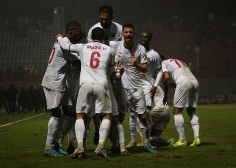 سرقت گل زیبای سیامک که برای پسرش زد