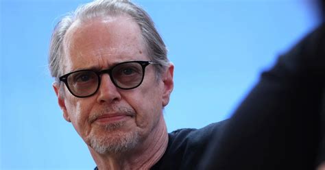 Steve Buscemi narró su experiencia tras haber sido atacado en Nueva York Infobae