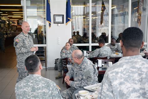 Usareur G6 Visits Jmtc Meets With Signal Soldiers Article The United States Army