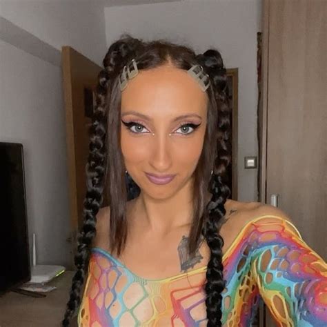 Bella D Belladangerrr • Threads Say More