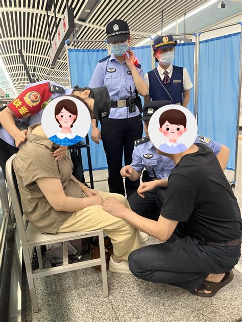 地铁站内围出临时救助点 民警紧急救助发病乘客 平安长沙 长沙晚报网