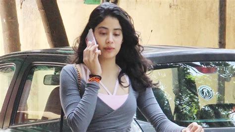 Janhvi Kapoor Shows Off Her Belly Dance Moves People News Zee News